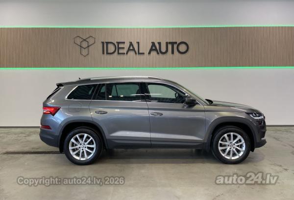 Серый Шкода Kodiaq 2023 в Таллин, объемом двигателя 2.00 л и пробегом 17 тыс. км за 32990 €, фото 3 на AUTOMOTO.COM.LV