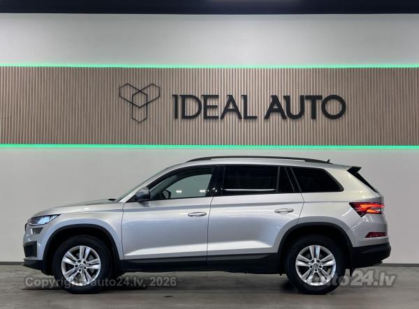 Серый Шкода Kodiaq 2023 в Таллин, объемом двигателя 1.97 л и пробегом 75 тыс. км за 28990 €, фото 2 на AUTOMOTO.COM.LV