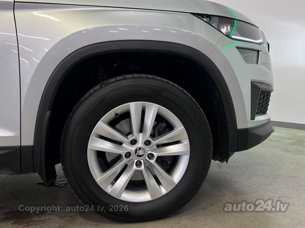 Серый Шкода Kodiaq 2023 в Таллин, объемом двигателя 1.97 л и пробегом 75 тыс. км за 28990 €, фото 5 на AUTOMOTO.COM.LV
