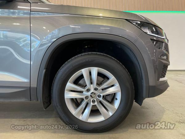 Grey Skoda Kodiaq 2023 in Tallinn, with an engine capacity of 2.00 L and mileage of 76 thousand km for 27990 €, photo 5 on AUTOMOTO.COM.LV