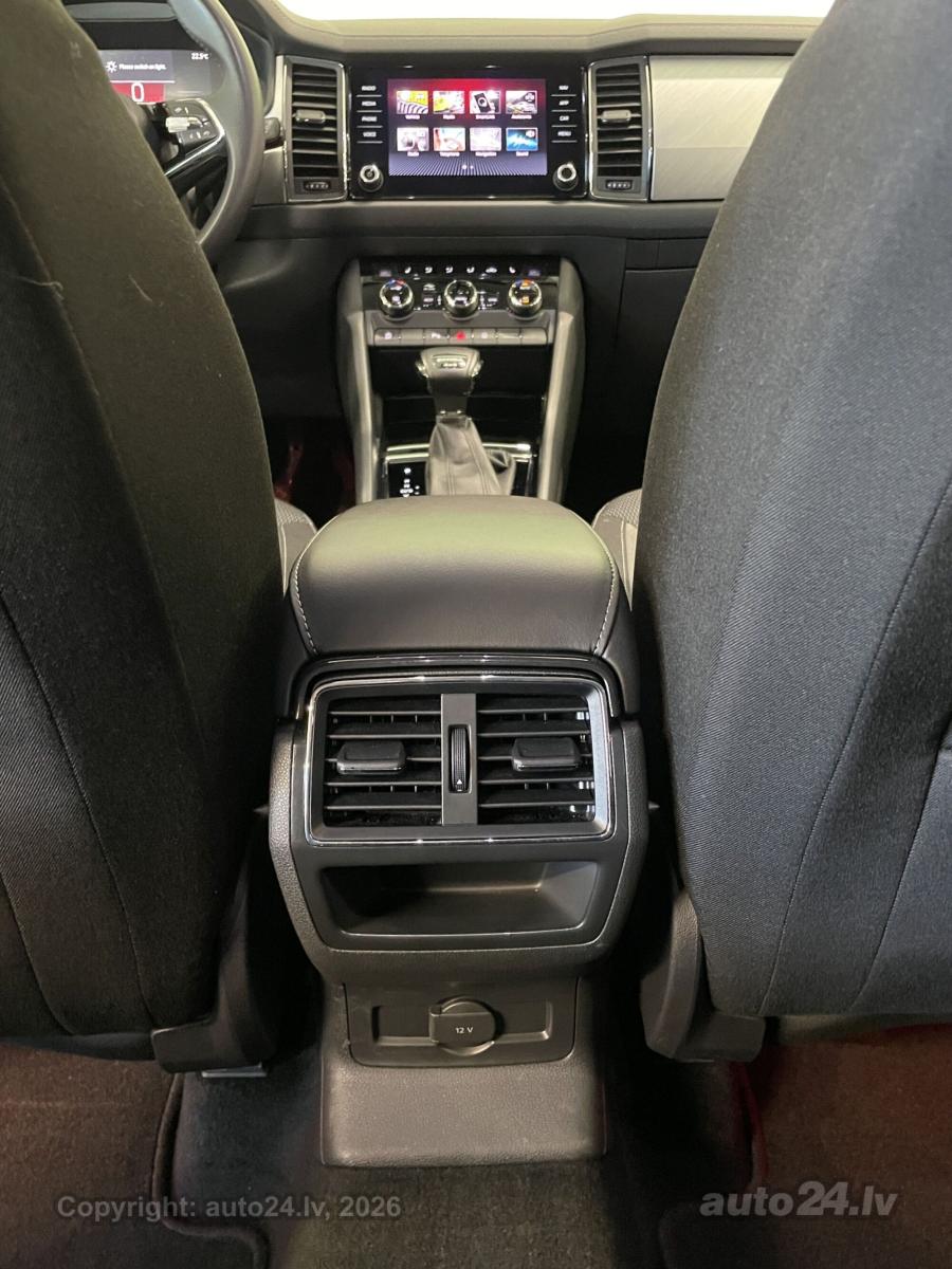 Pelēks Skoda Kodiaq 2023 Tallina, ar dzinēja tilpumu 2.00 L un nobraukumu 76 tūkst. km par 27990 €, foto 20 vietnē AUTOMOTO.COM.LV