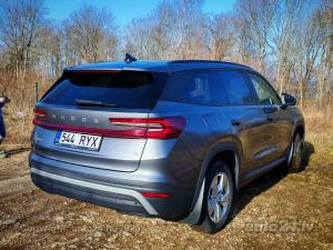 Pelēks Skoda Kodiaq 2024 Tallina, ar dzinēja tilpumu 1.50 L un nobraukumu 22 tūkst. km par 38700 €, foto 4 vietnē AUTOMOTO.COM.LV
