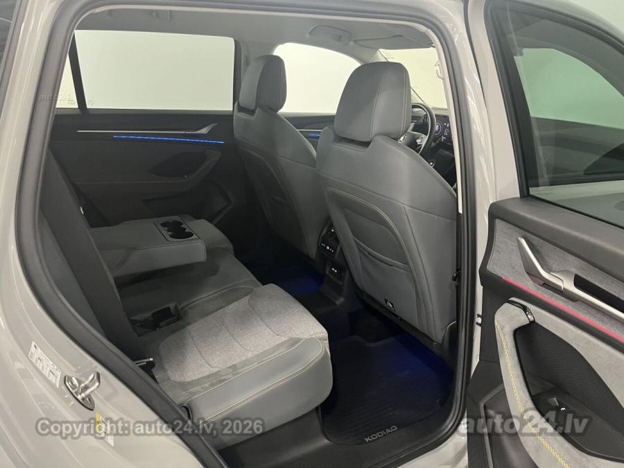 Серый Шкода Kodiaq 2024 в Таллин, объемом двигателя 2.00 л и пробегом 27 тыс. км за 42900 €, фото 15 на AUTOMOTO.COM.LV