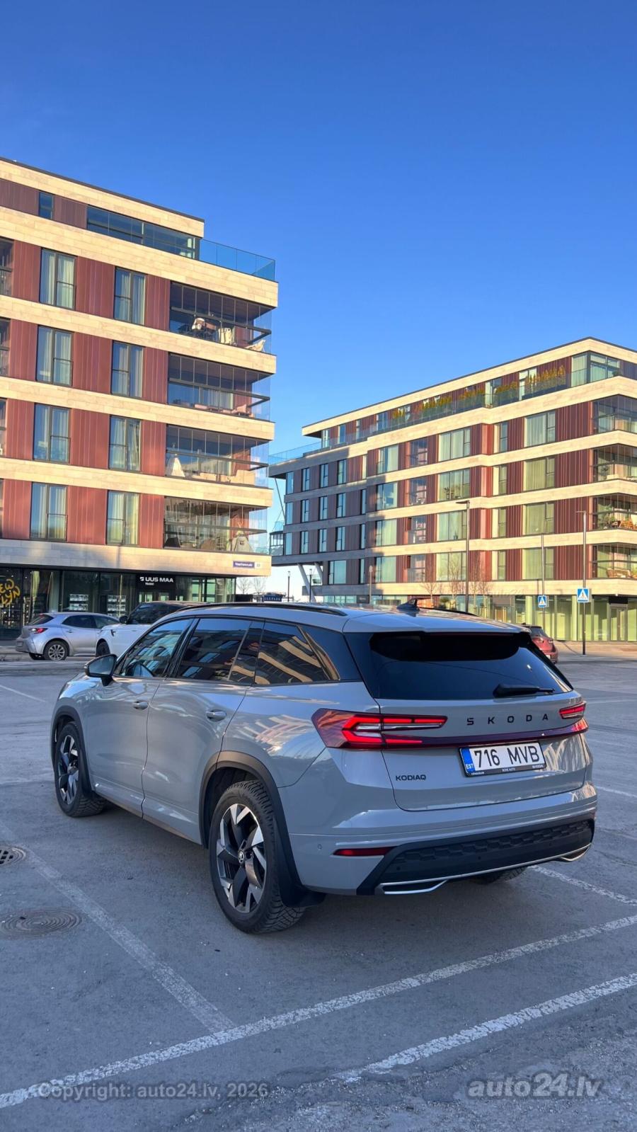 Pelēks Skoda Kodiaq 2024 Tallina, ar dzinēja tilpumu 1.50 L un nobraukumu 19 tūkst. km par 38600 €, foto 3 vietnē AUTOMOTO.COM.LV