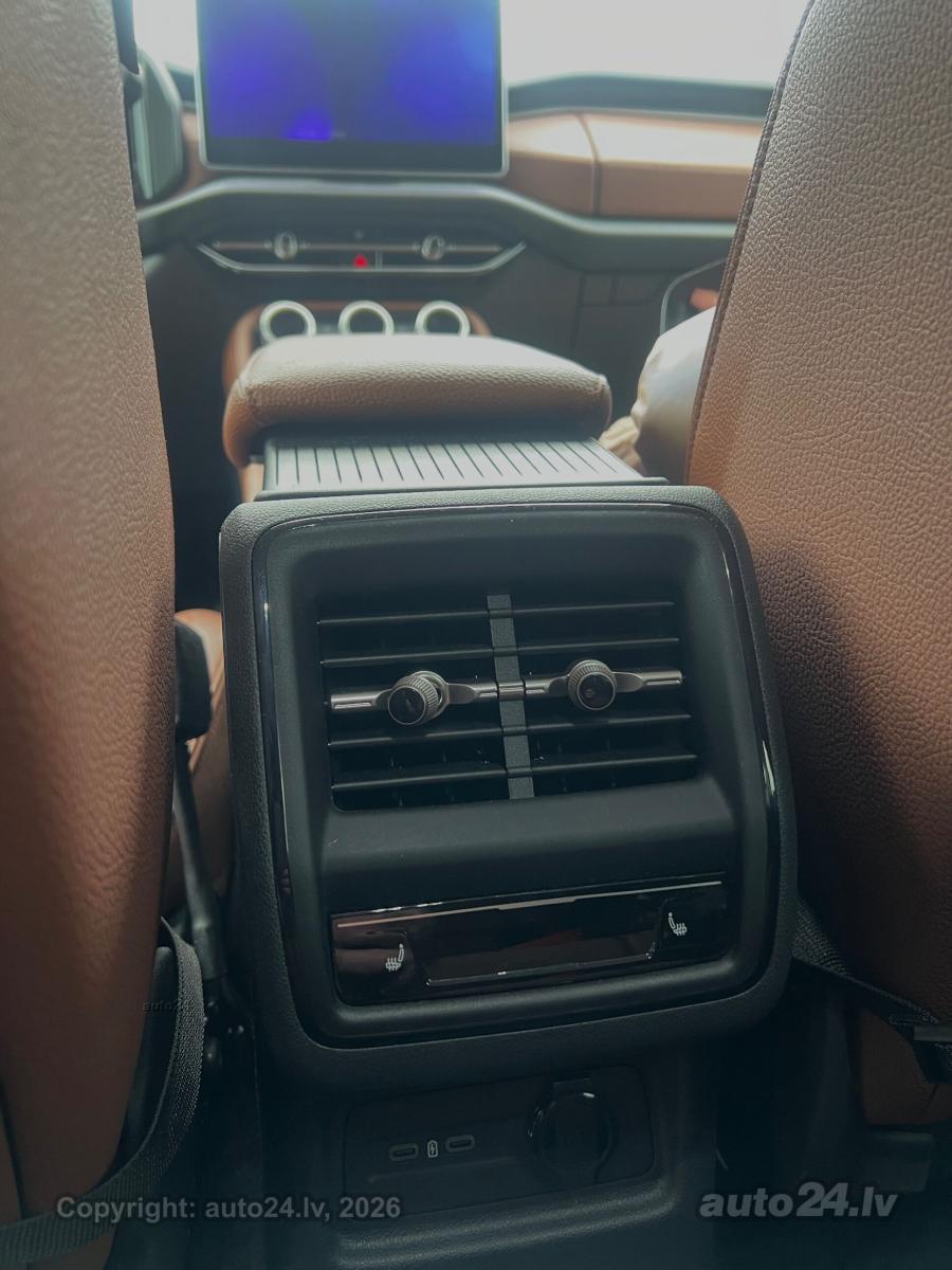 Grey Skoda Kodiaq 2024 in Tallinn, with an engine capacity of 1.50 L and mileage of 22 thousand km for 41000 €, photo 8 on AUTOMOTO.COM.LV