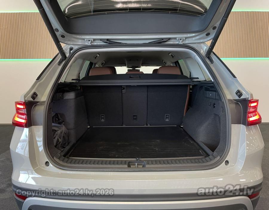 Pelēks Skoda Kodiaq 2024 Tallina, ar dzinēja tilpumu 1.50 L un nobraukumu 23 tūkst. km par 39890 €, foto 22 vietnē AUTOMOTO.COM.LV