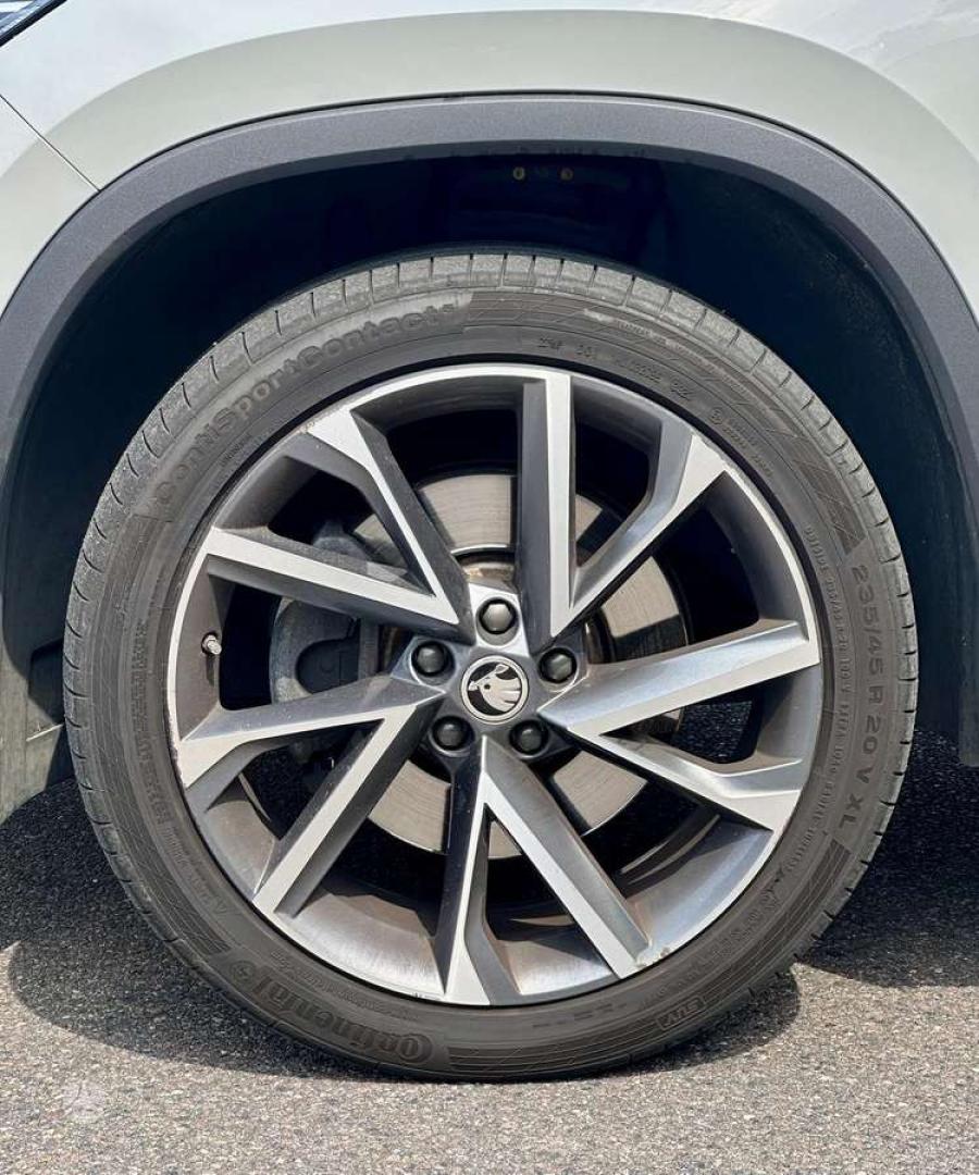 Серый Шкода Kodiaq 2024 в Вильнюс, объемом двигателя 2.00 л и пробегом 72 тыс. км за 34900 €, фото 18 на AUTOMOTO.COM.LV