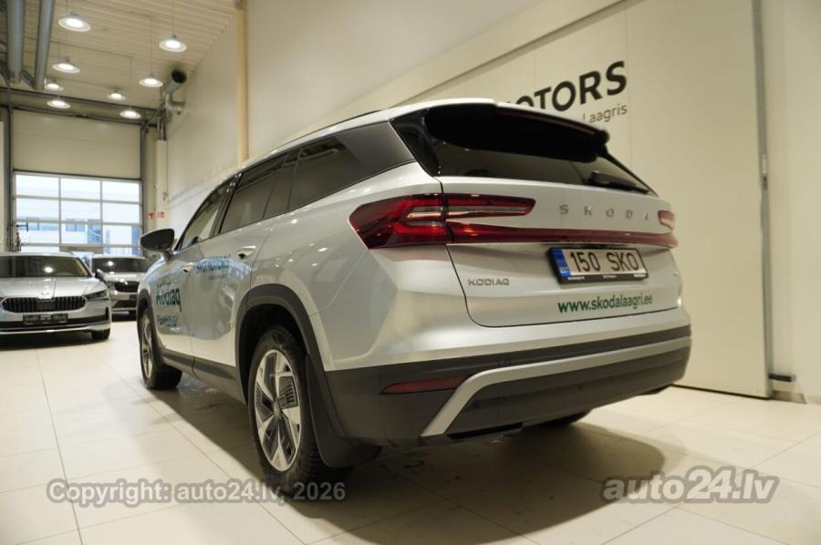 Pelēks Skoda Kodiaq 2025 Tallina, ar dzinēja tilpumu 1.50 L un nobraukumu 9 tūkst. km par 41900 €, foto 2 vietnē AUTOMOTO.COM.LV