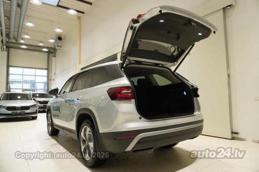 Pelēks Skoda Kodiaq 2025 Tallina, ar dzinēja tilpumu 1.50 L un nobraukumu 9 tūkst. km par 41900 €, foto 6 vietnē AUTOMOTO.COM.LV