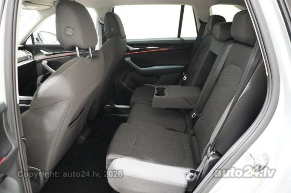 Pelēks Skoda Kodiaq 2025 Tallina, ar dzinēja tilpumu 1.50 L un nobraukumu 9 tūkst. km par 41900 €, foto 10 vietnē AUTOMOTO.COM.LV