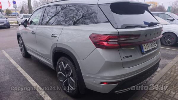Pelēks Skoda Kodiaq 2025 Tallina, ar dzinēja tilpumu 1.50 L un nobraukumu 22 tūkst. km par 39000 €, foto 2 vietnē AUTOMOTO.COM.LV