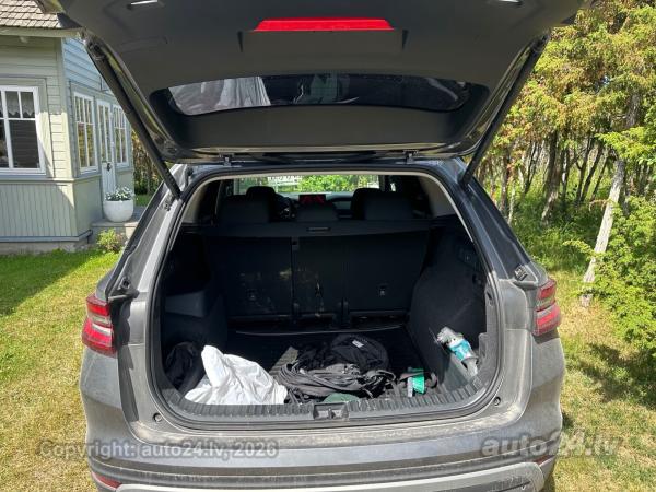 Pelēks Skoda Kodiaq 2025 Tallina, ar dzinēja tilpumu 1.50 L un nobraukumu 28 tūkst. km par 17000 €, foto 4 vietnē AUTOMOTO.COM.LV