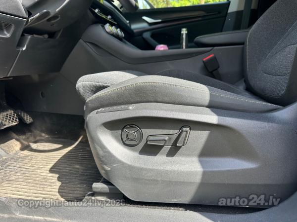Pelēks Skoda Kodiaq 2025 Tallina, ar dzinēja tilpumu 1.50 L un nobraukumu 28 tūkst. km par 17000 €, foto 7 vietnē AUTOMOTO.COM.LV