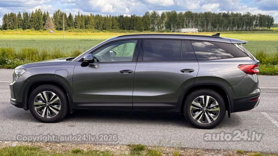 Pelēks Skoda Kodiaq 2025 Tartu, ar dzinēja tilpumu 1.50 L un nobraukumu 30 tūkst. km par 40000 €, foto 4 vietnē AUTOMOTO.COM.LV