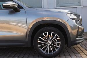 Pelēks Skoda Kodiaq 2025 Ventspils, ar dzinēja tilpumu 1.50 L un nobraukumu 29 tūkst. km par 37950 €, foto 10 vietnē AUTOMOTO.COM.LV
