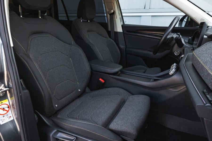Pelēks Skoda Kodiaq 2025 Ventspils, ar dzinēja tilpumu 1.50 L un nobraukumu 29 tūkst. km par 37950 €, foto 18 vietnē AUTOMOTO.COM.LV