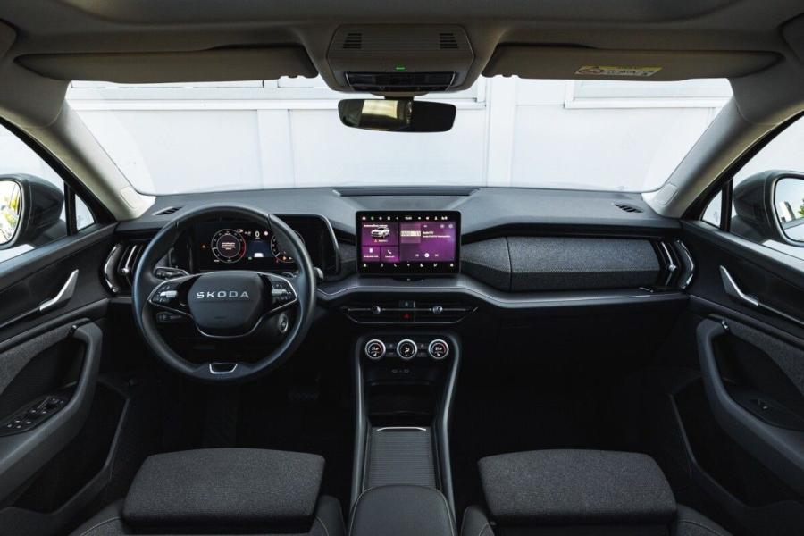 Pelēks Skoda Kodiaq 2025 Ventspils, ar dzinēja tilpumu 1.50 L un nobraukumu 29 tūkst. km par 37950 €, foto 19 vietnē AUTOMOTO.COM.LV