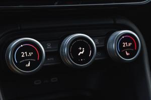 Pelēks Skoda Kodiaq 2025 Ventspils, ar dzinēja tilpumu 1.50 L un nobraukumu 29 tūkst. km par 37950 €, foto 28 vietnē AUTOMOTO.COM.LV