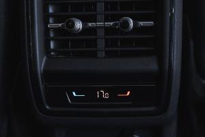 Pelēks Skoda Kodiaq 2025 Ventspils, ar dzinēja tilpumu 1.50 L un nobraukumu 29 tūkst. km par 37950 €, foto 37 vietnē AUTOMOTO.COM.LV