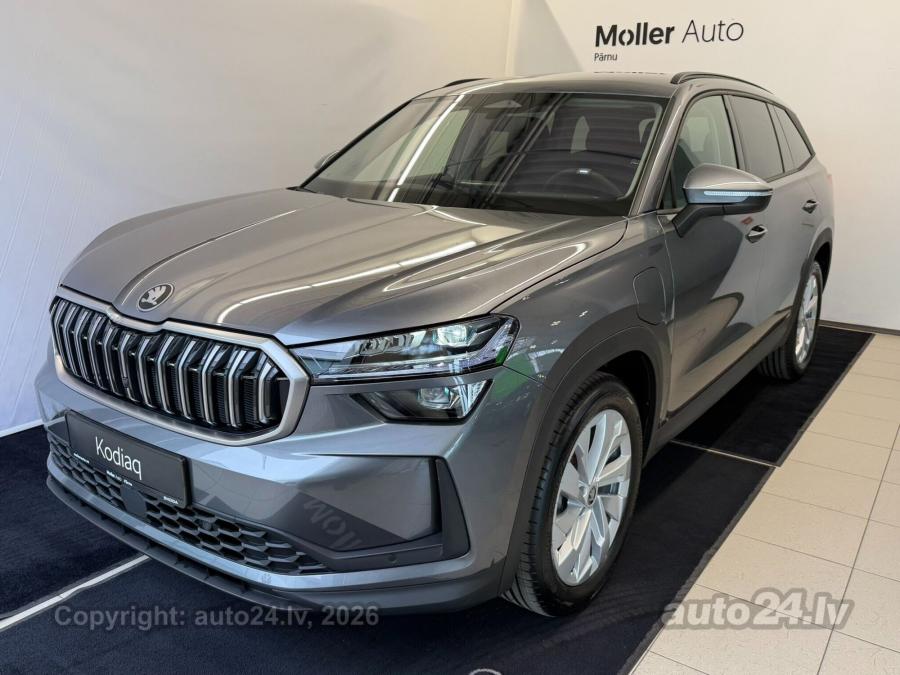 Pelēks Skoda Kodiaq 2026 Pērnava, ar dzinēja tilpumu 1.50 L un nobraukumu 5 tūkst. km par 41351 €, foto 1 vietnē AUTOMOTO.COM.LV