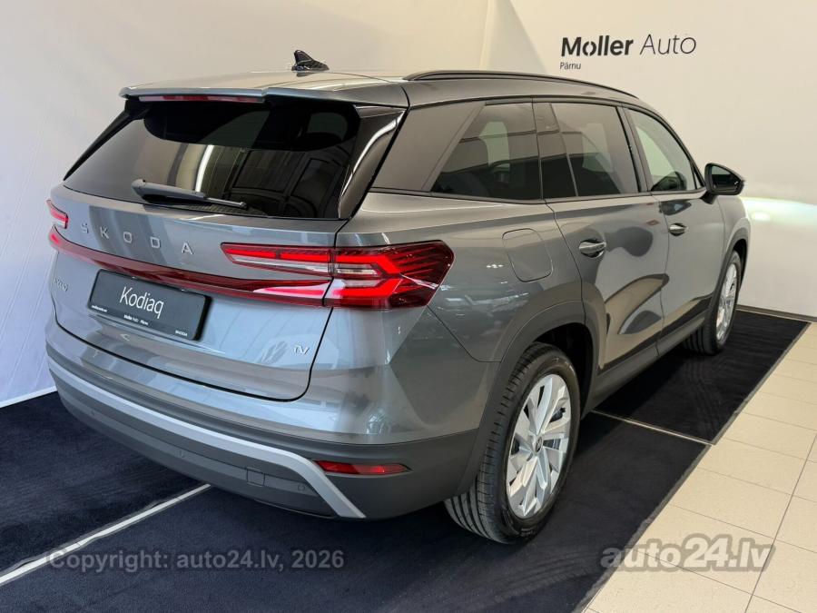 Pelēks Skoda Kodiaq 2026 Pērnava, ar dzinēja tilpumu 1.50 L un nobraukumu 5 tūkst. km par 41351 €, foto 4 vietnē AUTOMOTO.COM.LV
