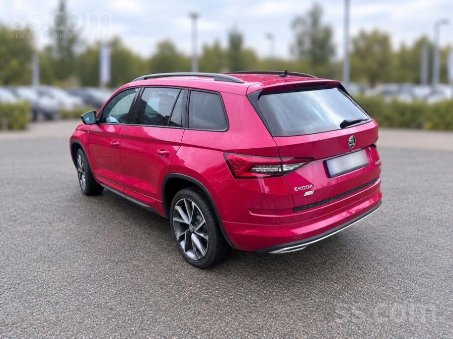 Red Skoda Kodiaq 2018 in Riga, with an engine capacity of 2.00 L and mileage of 137 thousand km for 22900 €, photo 4 on AUTOMOTO.COM.LV