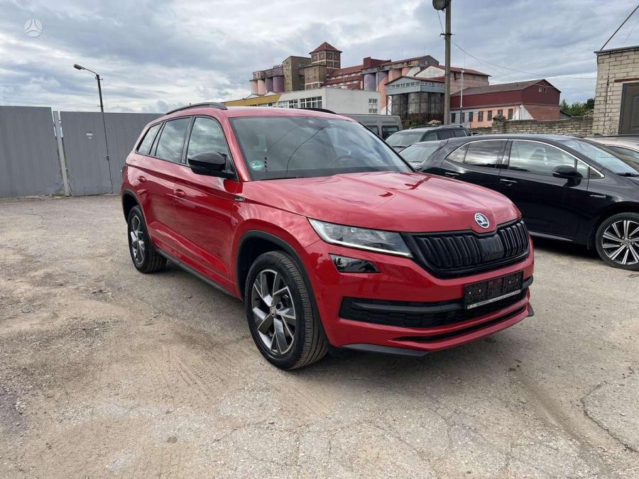 Red Skoda Kodiaq 2021 in Kaunas, with an engine capacity of 1.97 L and mileage of 115 thousand km for 14400 €, photo 1 on AUTOMOTO.COM.LV