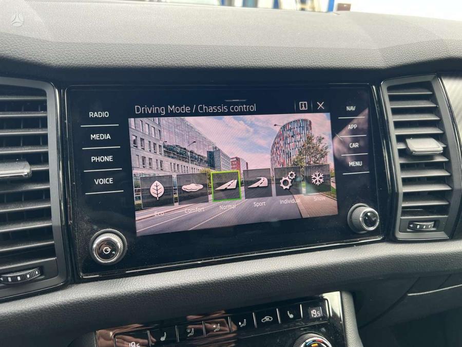 Red Skoda Kodiaq 2021 in Kaunas, with an engine capacity of 1.97 L and mileage of 115 thousand km for 14400 €, photo 33 on AUTOMOTO.COM.LV