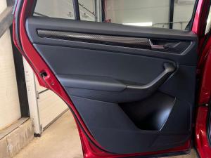 Красный Шкода Kodiaq 2021 в Вильнюс, объемом двигателя 1.98 л и пробегом 83 тыс. км за 22800 €, фото 28 на AUTOMOTO.COM.LV