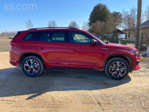 Red Skoda Kodiaq 2022 in Ogre, with an engine capacity of 2.00 L and mileage of 100 thousand km for 26500 €, photo 5 on AUTOMOTO.COM.LV