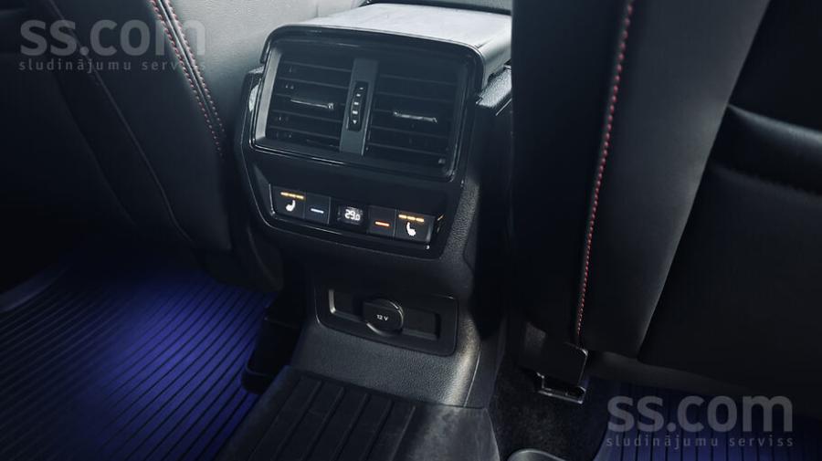 Red Skoda Kodiaq 2022 in Riga, with an engine capacity of 2.00 L and mileage of 95 thousand km for 34900 €, photo 8 on AUTOMOTO.COM.LV