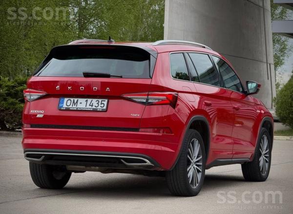 Red Skoda Kodiaq 2023 in Riga, with an engine capacity of 2.00 L and mileage of 127 thousand km for 29950 €, photo 4 on AUTOMOTO.COM.LV