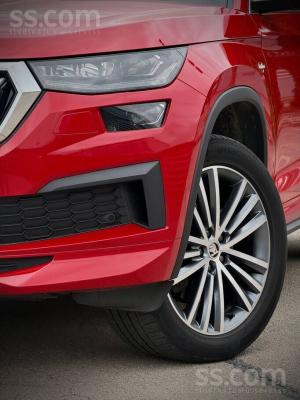 Красный Шкода Kodiaq 2023 в Рига, объемом двигателя 2.00 л и пробегом 127 тыс. км за 29950 €, фото 8 на AUTOMOTO.COM.LV