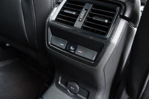 Red Skoda Kodiaq 2023 in Riga, with an engine capacity of 2.00 L and mileage of 73 thousand km for 33450 €, photo 29 on AUTOMOTO.COM.LV