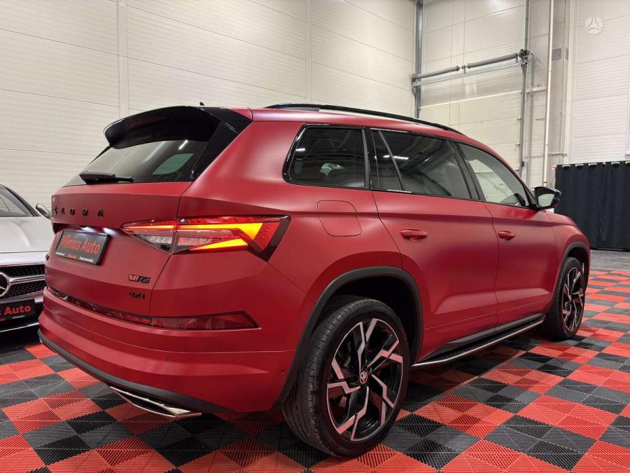 Red Skoda Kodiaq 2023 in Vilnius, with an engine capacity of 1.98 L and mileage of 82 thousand km for 39990 €, photo 5 on AUTOMOTO.COM.LV