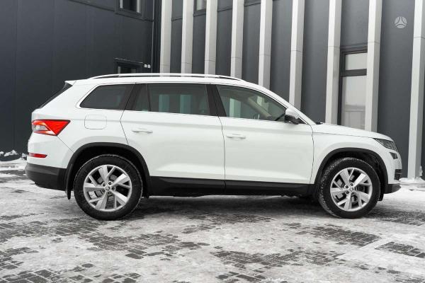 White Skoda Kodiaq 2017 in Vilnius, with an engine capacity of 1.98 L and mileage of 156 thousand km for 17950 €, photo 2 on AUTOMOTO.COM.LV