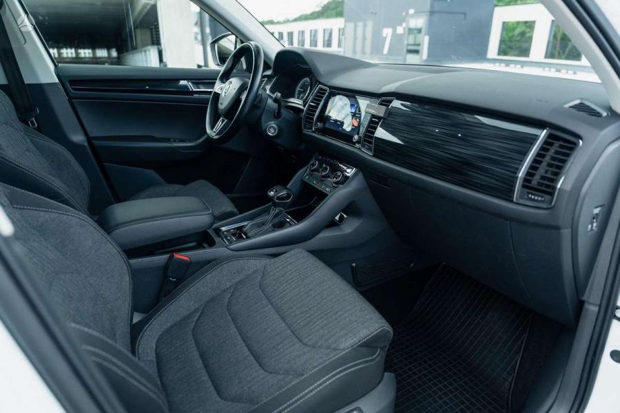 White Skoda Kodiaq 2017 in Vilnius, with an engine capacity of 1.97 L and mileage of 195 thousand km for 17990 €, photo 18 on AUTOMOTO.COM.LV