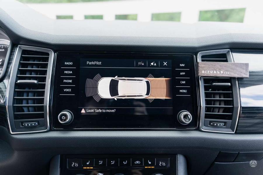 White Skoda Kodiaq 2017 in Vilnius, with an engine capacity of 1.97 L and mileage of 195 thousand km for 17990 €, photo 35 on AUTOMOTO.COM.LV