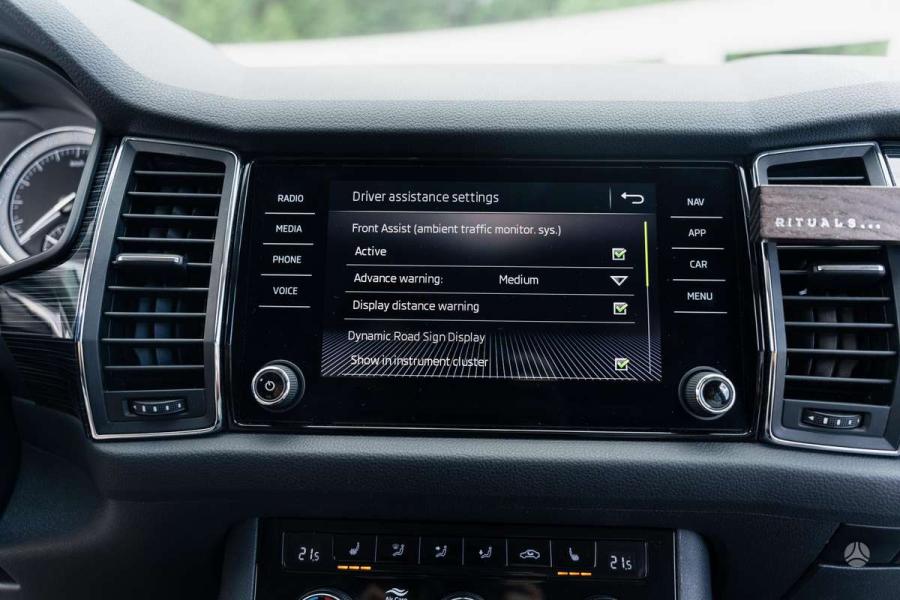 White Skoda Kodiaq 2017 in Vilnius, with an engine capacity of 1.97 L and mileage of 195 thousand km for 17990 €, photo 36 on AUTOMOTO.COM.LV