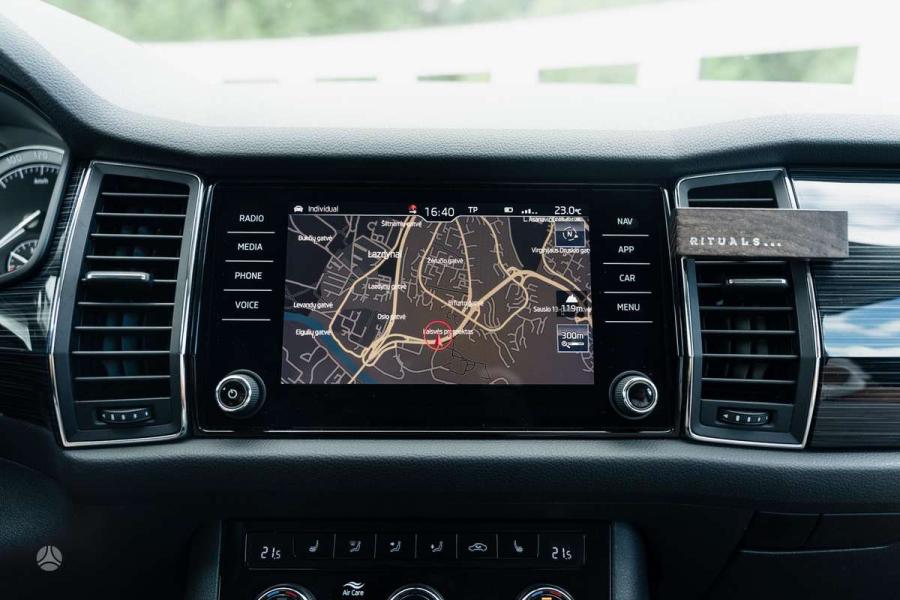 White Skoda Kodiaq 2017 in Vilnius, with an engine capacity of 1.97 L and mileage of 195 thousand km for 17990 €, photo 40 on AUTOMOTO.COM.LV