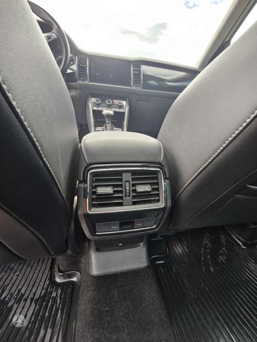 White Skoda Kodiaq 2017 in Vilnius, with an engine capacity of 1.97 L and mileage of 267 thousand km for 18900 €, photo 10 on AUTOMOTO.COM.LV