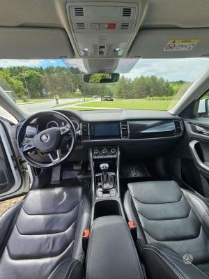 White Skoda Kodiaq 2017 in Vilnius, with an engine capacity of 1.97 L and mileage of 267 thousand km for 18900 €, photo 12 on AUTOMOTO.COM.LV