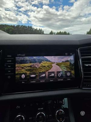 White Skoda Kodiaq 2017 in Vilnius, with an engine capacity of 1.97 L and mileage of 267 thousand km for 18900 €, photo 18 on AUTOMOTO.COM.LV
