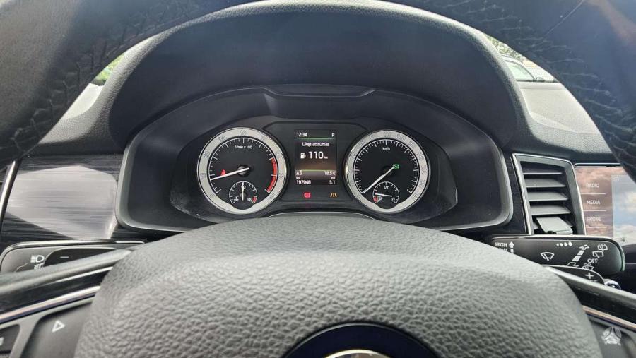 Белый Шкода Kodiaq 2017 в Пренай, объемом двигателя 1.40 л и пробегом 198 тыс. км за 16799 €, фото 19 на AUTOMOTO.COM.LV