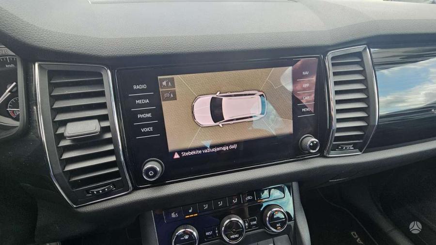Белый Шкода Kodiaq 2017 в Пренай, объемом двигателя 1.40 л и пробегом 198 тыс. км за 16799 €, фото 24 на AUTOMOTO.COM.LV