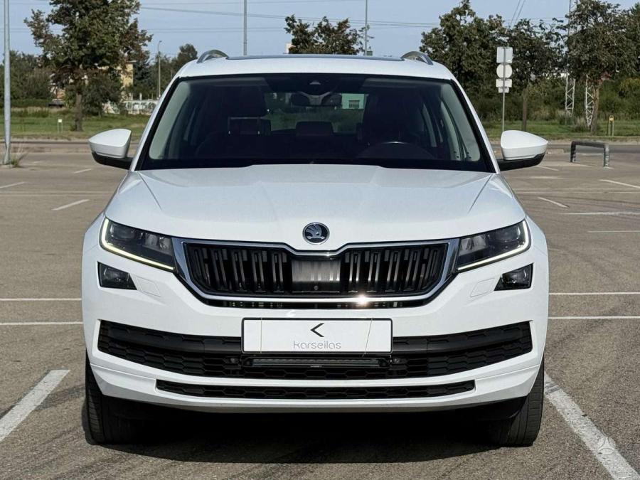 White Skoda Kodiaq 2017 in Siauliai, with an engine capacity of 1.97 L and mileage of 341 thousand km for 14129 €, photo 3 on AUTOMOTO.COM.LV