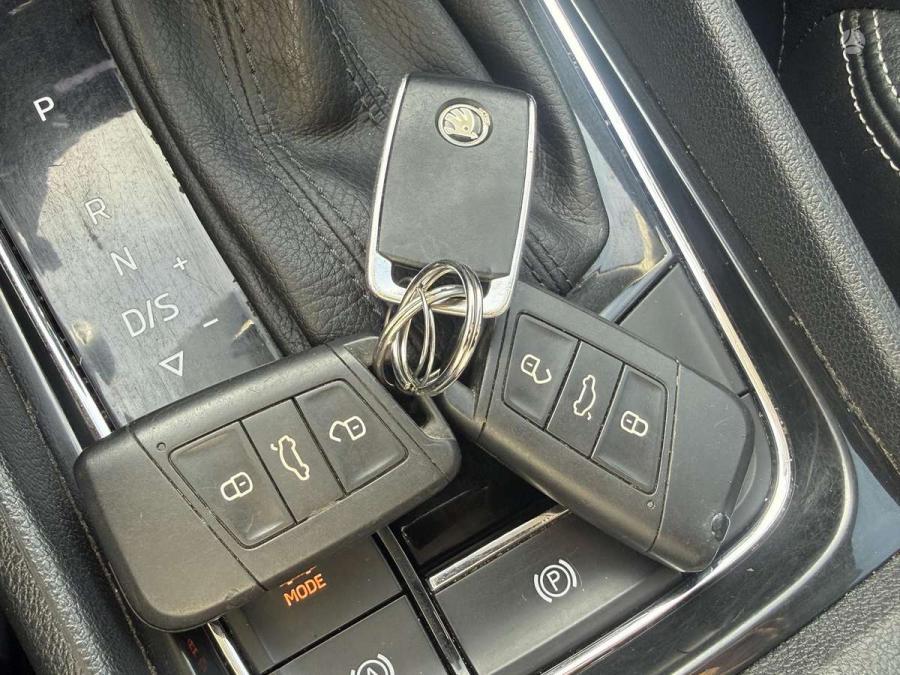 White Skoda Kodiaq 2017 in Siauliai, with an engine capacity of 1.97 L and mileage of 341 thousand km for 14129 €, photo 24 on AUTOMOTO.COM.LV