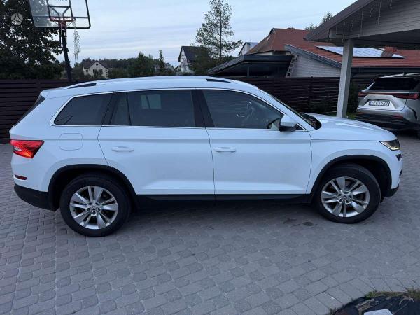 Белый Шкода Kodiaq 2017 в Вевис, объемом двигателя 1.97 л и пробегом 237 тыс. км за 17450 €, фото 5 на AUTOMOTO.COM.LV