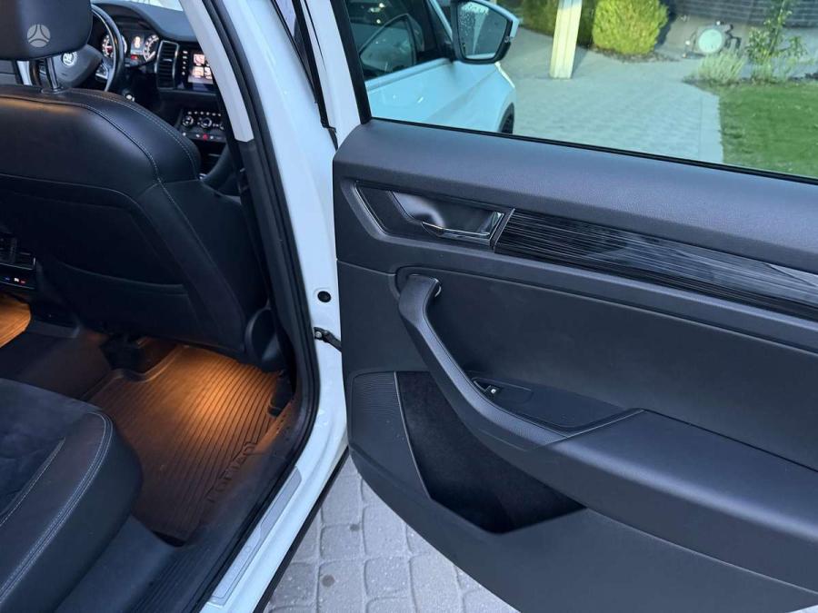 Белый Шкода Kodiaq 2017 в Вевис, объемом двигателя 1.97 л и пробегом 237 тыс. км за 17450 €, фото 17 на AUTOMOTO.COM.LV