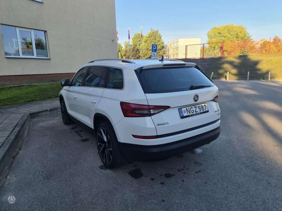 White Skoda Kodiaq 2017 in Alytus, with an engine capacity of 1.97 L and mileage of 327 thousand km for 15300 €, photo 5 on AUTOMOTO.COM.LV